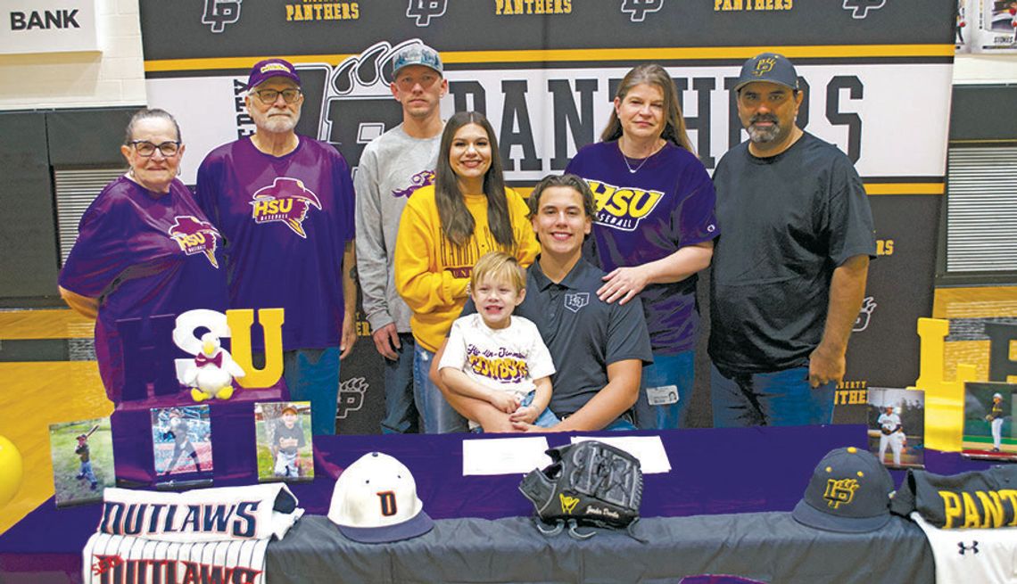 Davila signs to pitch for Hardin-Simmons University